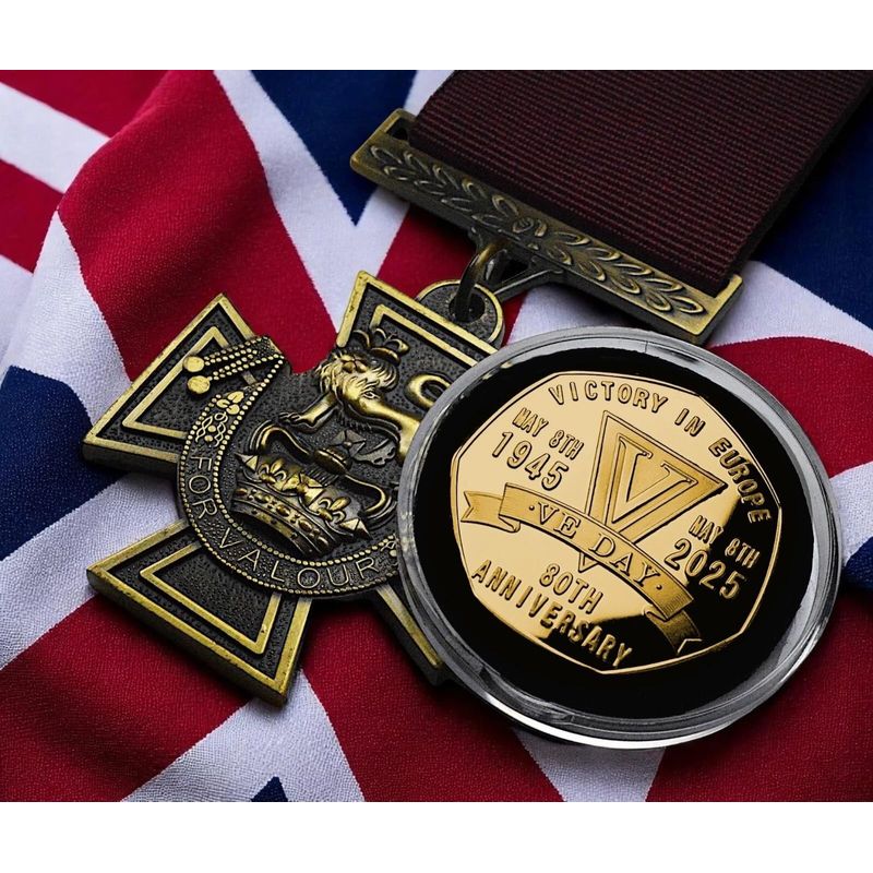 The Commemorative Coin Company VE DAY 80th Anniversary Gold ...