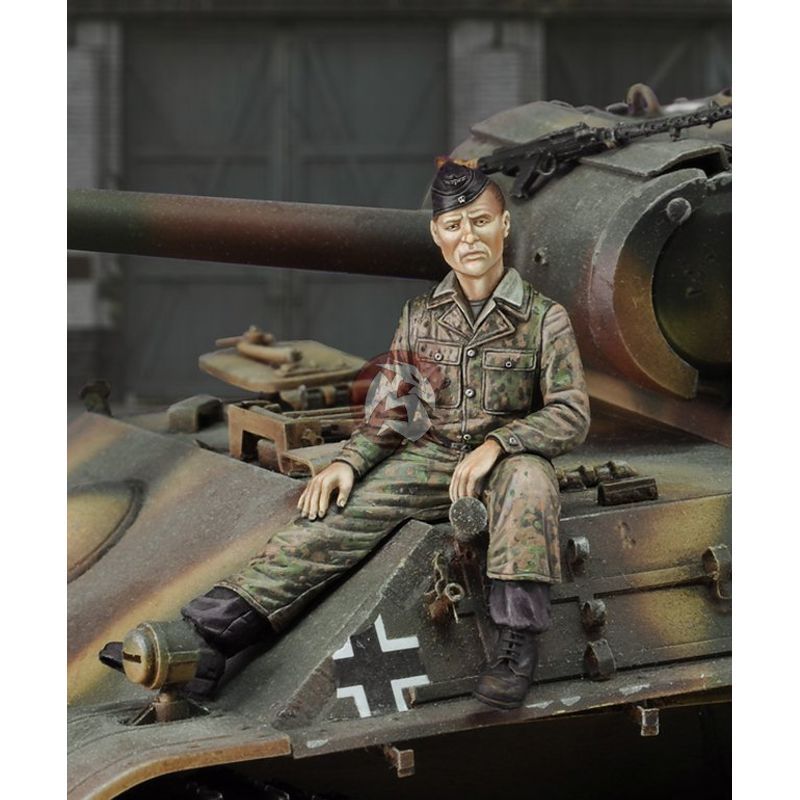 Royal Model 1/35 German Tank Crewman from 1st SS Panzer Division LSSAH ...