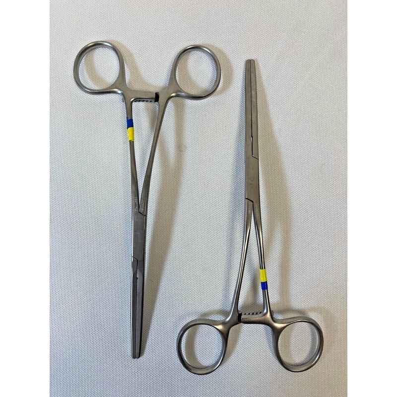 Pair of V. Mueller CH-6183 Cooley Coarctation Clamp Angled Shanks ...