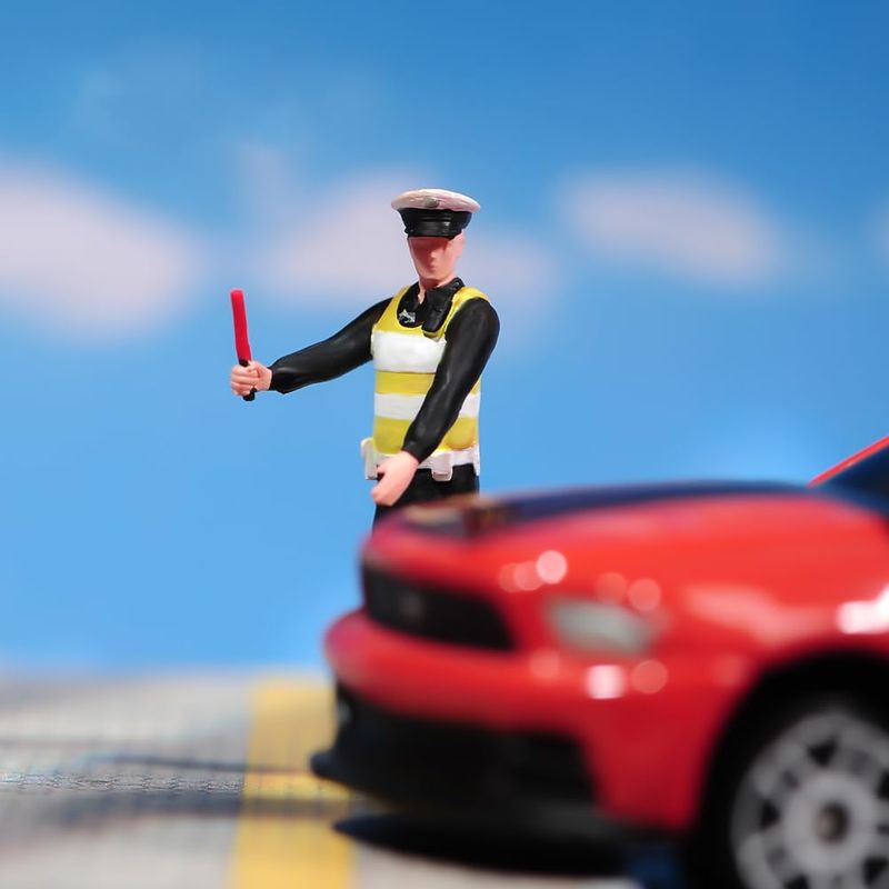 SOUFORCE 1/18 Scale Scene Props Figure Man Traffic Police Drunk Driving ...