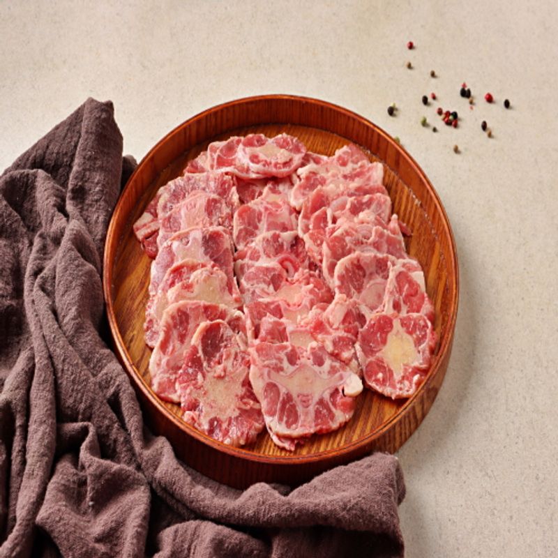 Healthy oxtail trimmed with fat. - Online Marketplace - EveryMarket